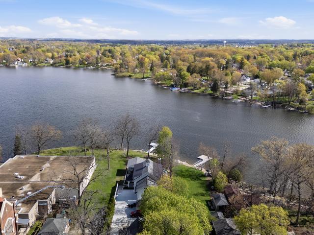 222 E Pleasant St, Oconomowoc, WI 53066 | MLS #1950