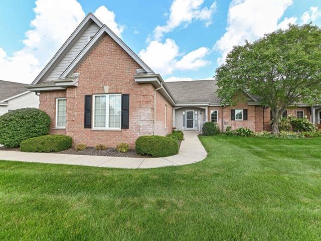 222 Eagles Cove Cir, North Prairie, WI 53153