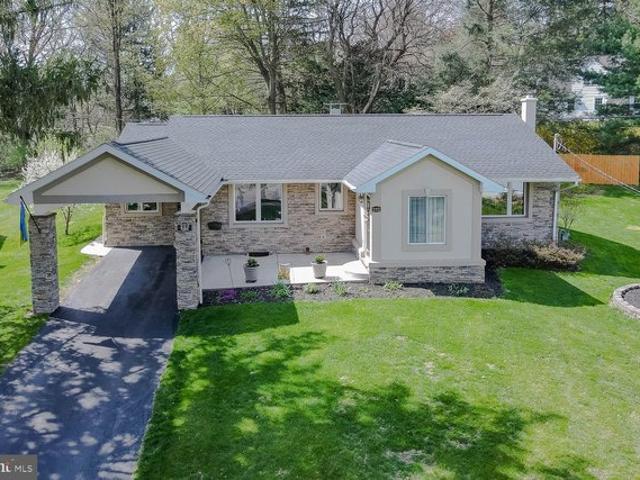 222 Fry Dr, State College, PA 16801
