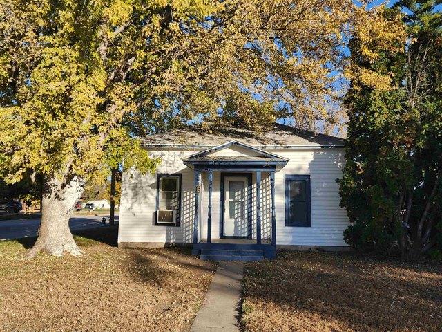 222 Kelsey Ave, Gibbon, NE 68840