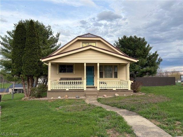 222 High St, Senecaville, OH 43780