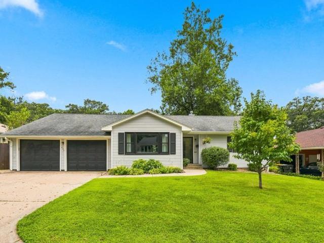 222 Hillcrest Dr, Geneseo, IL 61254