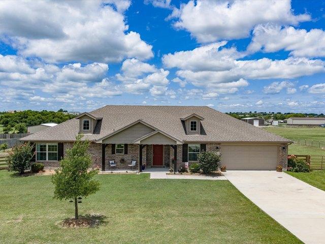 222 Hillcrest Ln, Decatur, TX 76234