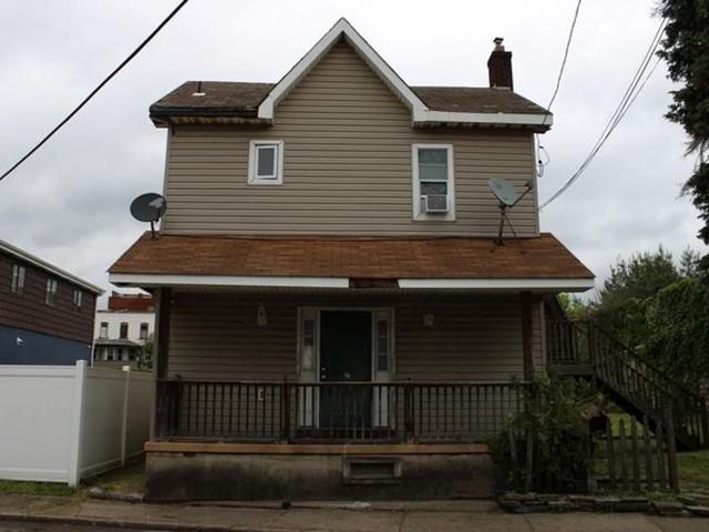 222 James E Wolfe St, Tarentum, PA 15084