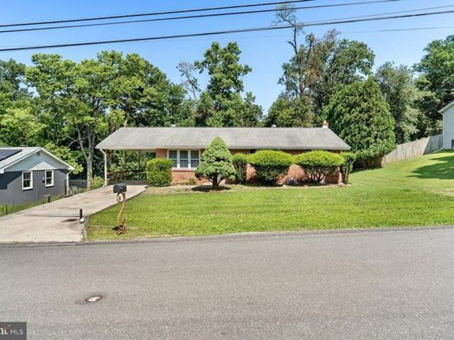 222 Oak Knoll Rd, New Cumberland, PA 17070