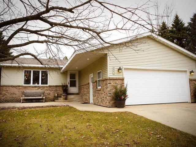222 Lakeview Dr, Spicer, MN 56288 | MLS #6821 | Compass