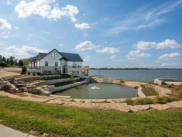 222 Lakeview Lane