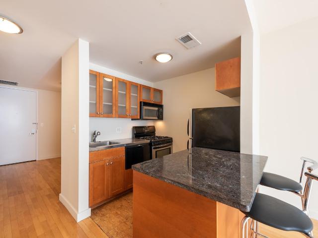 222 Montgomery St # 2F