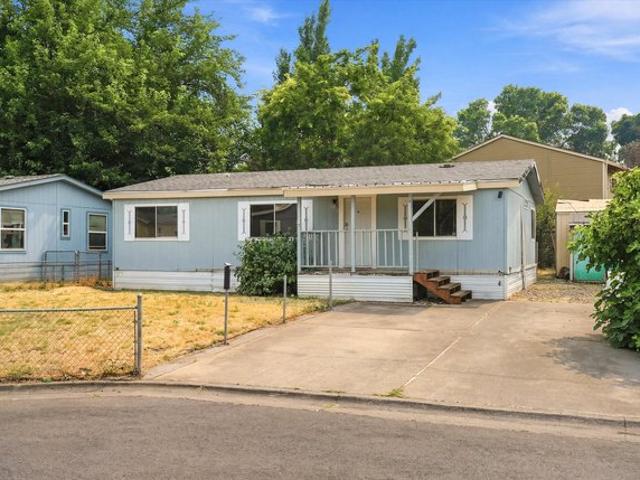222 Meadow Ln, Eagle Point, OR 97524