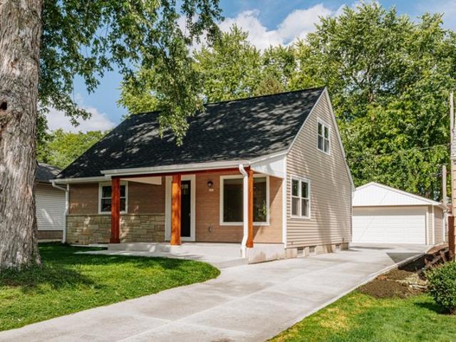 222 N 111th St, Wauwatosa, WI 53226