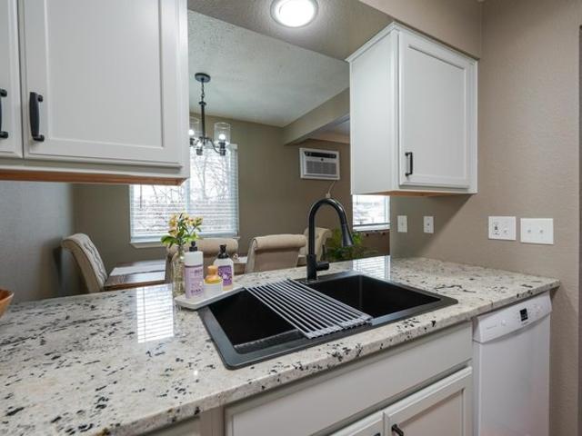 222 N Hutchinson Rd Apt 204, Spokane Valley, WA 99212