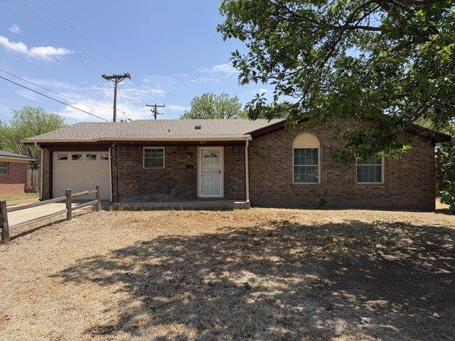 222 NW 11th St, Dimmitt, TX 79027