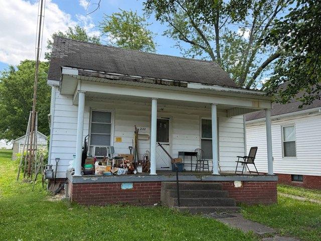 222 S 5th St, Albion, IL 62806