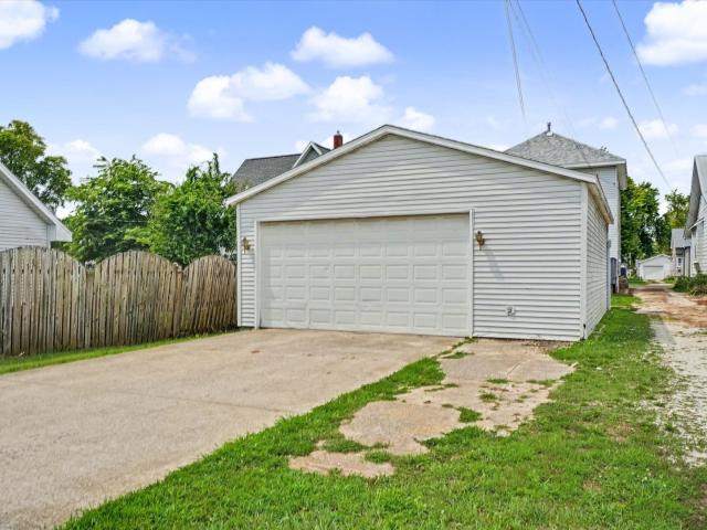 222 S Sangamon Avenue