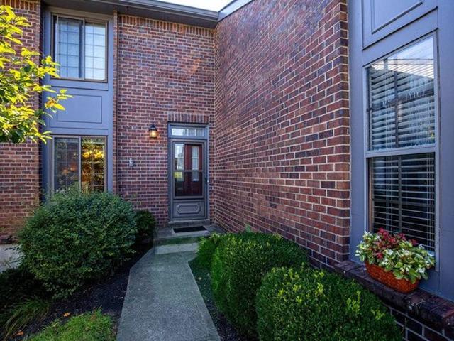 222 Shaker Heights Ln, Crestview Hills, KY 41017