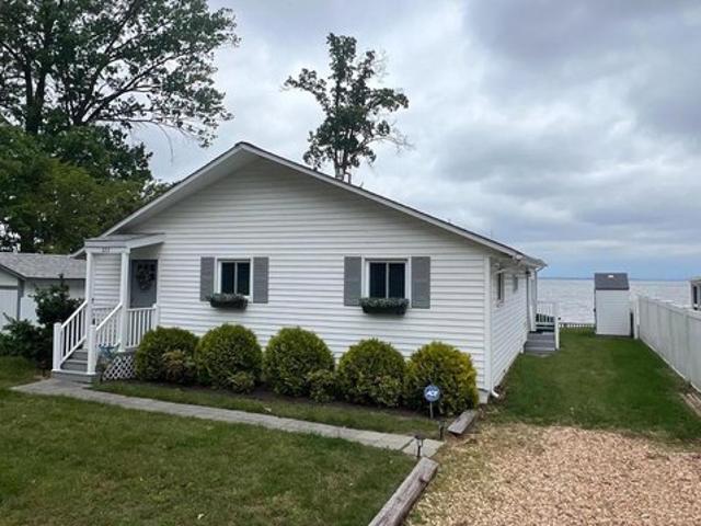 222 Shore Dr, Colonial Beach, VA 22443
