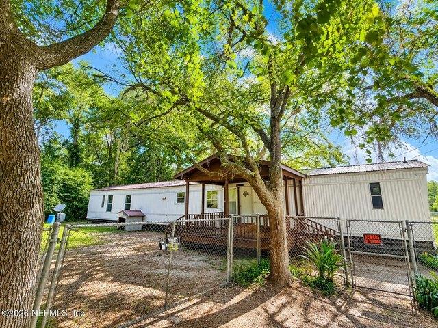 222 Pine St, Hawthorne, FL 32640
