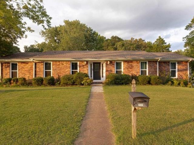 222 Roxie Dr, Florence, AL 35633
