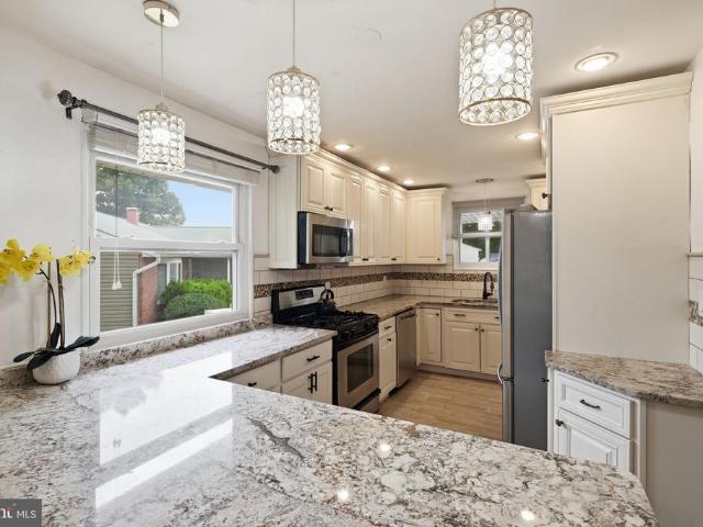 222 Royal Arms Dle