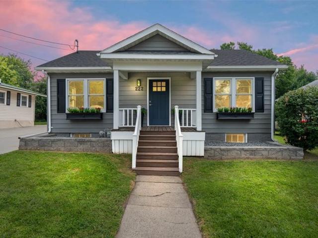 222 W 9th St S, Newton, IA 50208