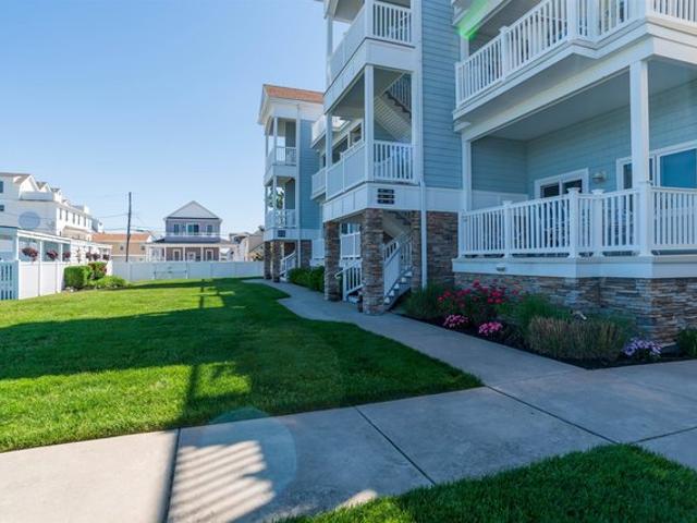 222 W 3rd Ave Apt 301, North Wildwood, NJ 08260