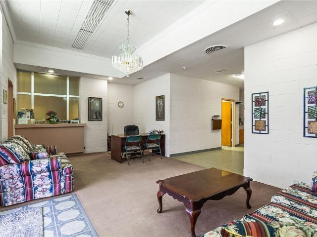 222 W Thornton Street W