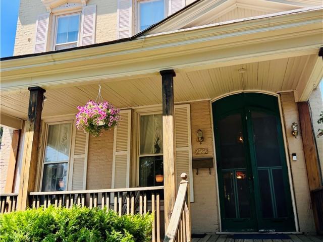 222 W Walnut Street