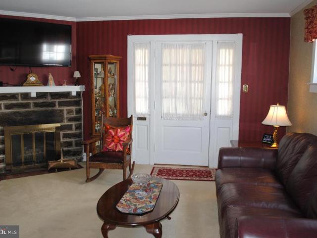 222 W Plumstead Avenue