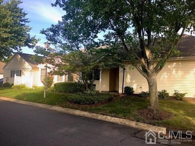 222 Waxwing Dr, Monroe Township, NJ 08831