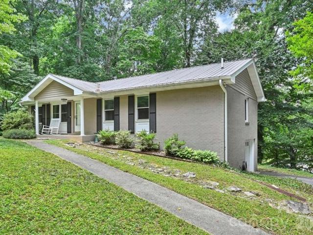 222 Timberlane Dr, Etowah, NC 28729
