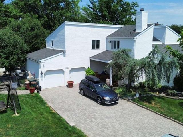 222 Vermeer Dr, Feasterville Trevose, PA 19053