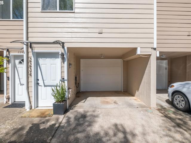 2234 Maplewood S