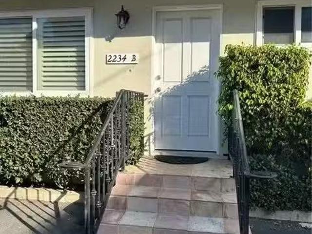 2234 N Ontario St #B, Burbank, CA 91504 MLS# BB25036989