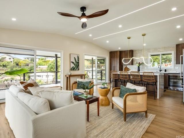 2234 St Louis Dr, Honolulu, HI 96816