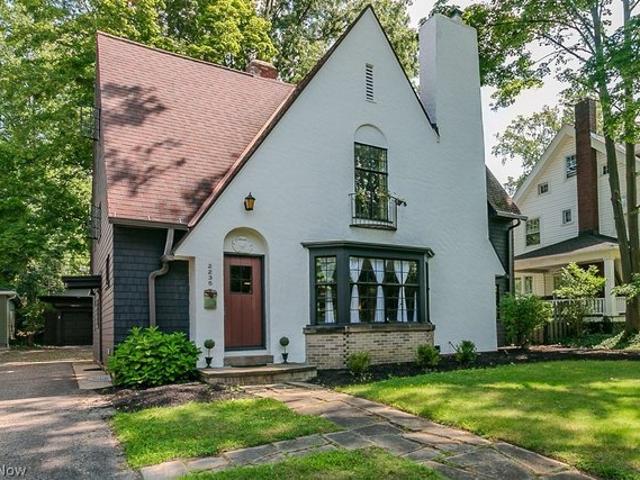 2235 Delaware Dr, Cleveland Heights, OH 44106