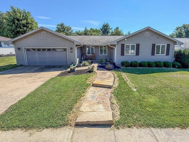 2235 Eden Dr, Charleston, IL 61920