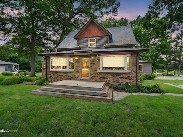 2235 Sugar Bottom Rd NE, Solon, IA 52333