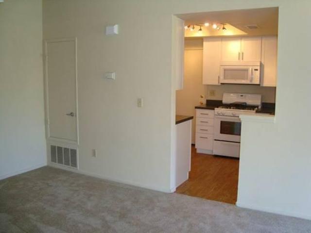 $2235 / 1br 743ft² BIG PATIO/PRIVATE ATTACHED GARAGE/GAS Stove/W/D/ W.FIRE PLACE