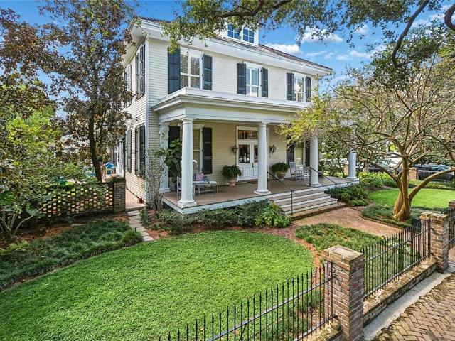 2236 Prytania Street