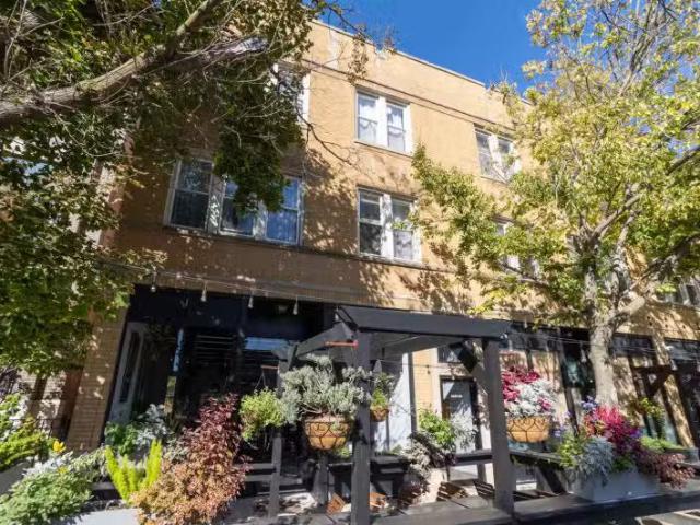2236 W Roscoe St #2, Chicago, IL 60618 MLS 12305199