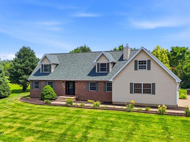 2237 Hickory Hills Rd, Muscatine, IA 52761