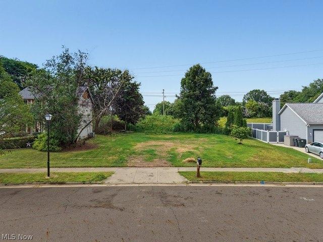 2238 Canterbury Cir, Akron, OH 44319