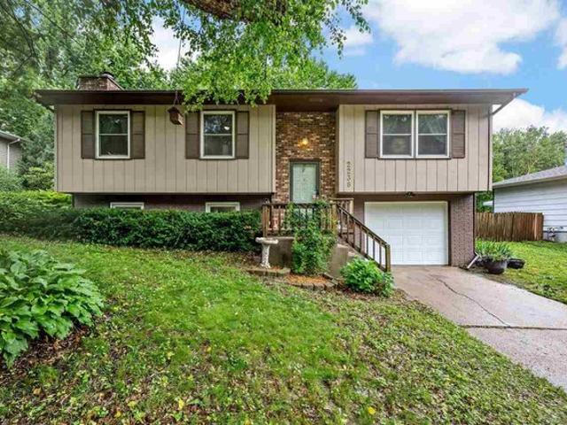 2238 Russell Dr, Iowa City, IA 52240