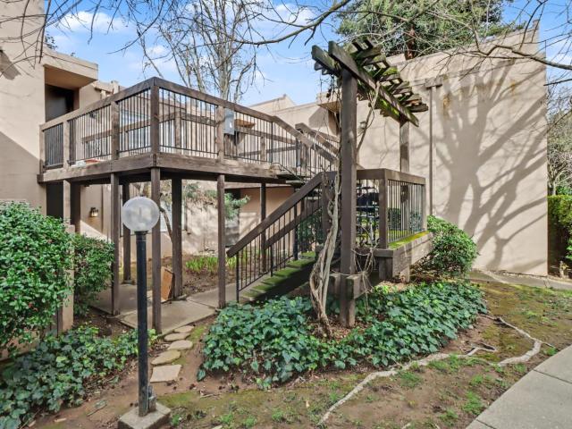2238 Woodside Ln, Unit 13, Sacramento, CA 95825 | MLS #226018