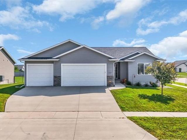 2239 Crestwood Ln, Marion, IA 52302