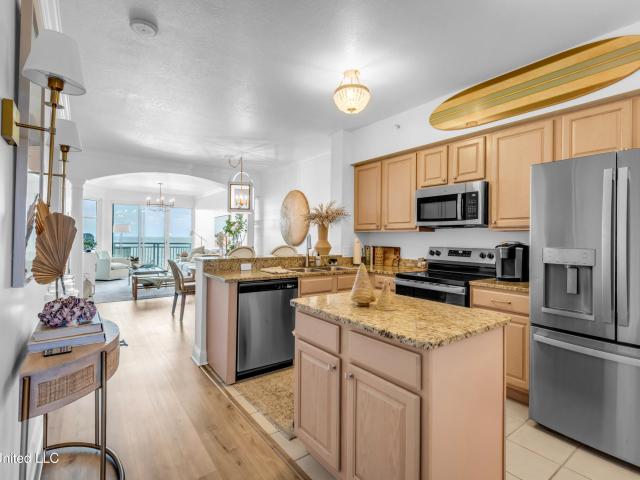 2230 Beach Drive # 806