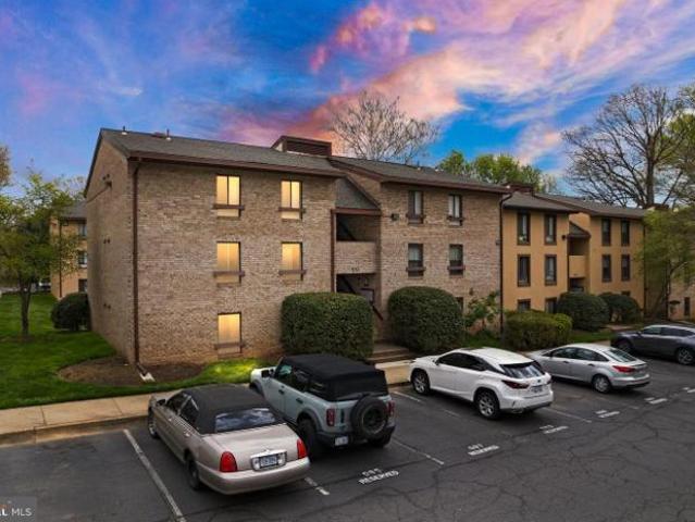 2230 Castle Rock Square #1B, Reston, VA 20191