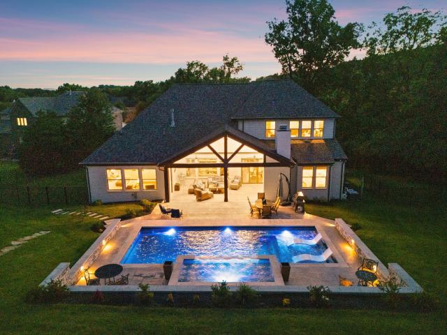 2230 Georgian Cir