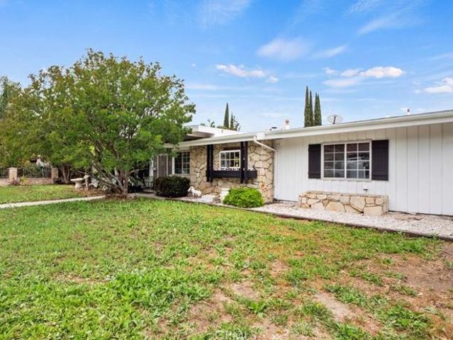 22313 Burbank Blvd, Woodland Hills, CA 91367
