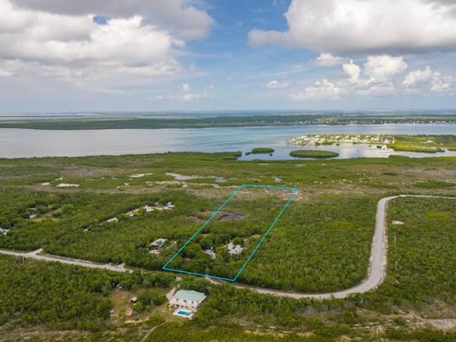 2231 Middle Torch Rd, Middle Torch Key, FL 33042